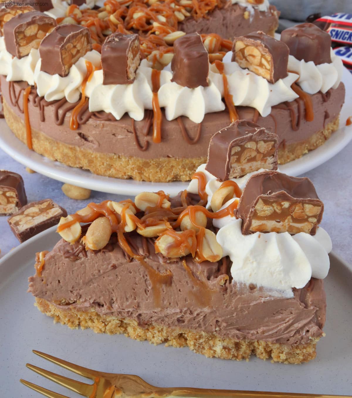 Snickers Cheesecake (No Bake) - The Baking Explorer