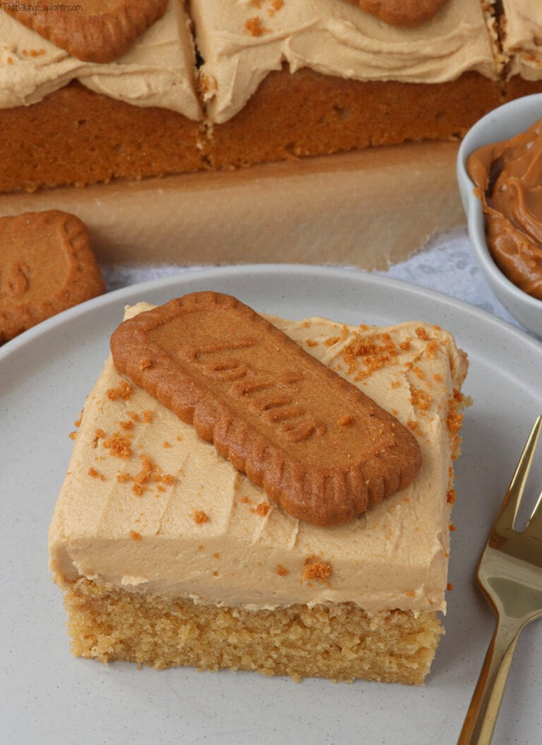 Biscoff Cake Traybake - The Baking Explorer