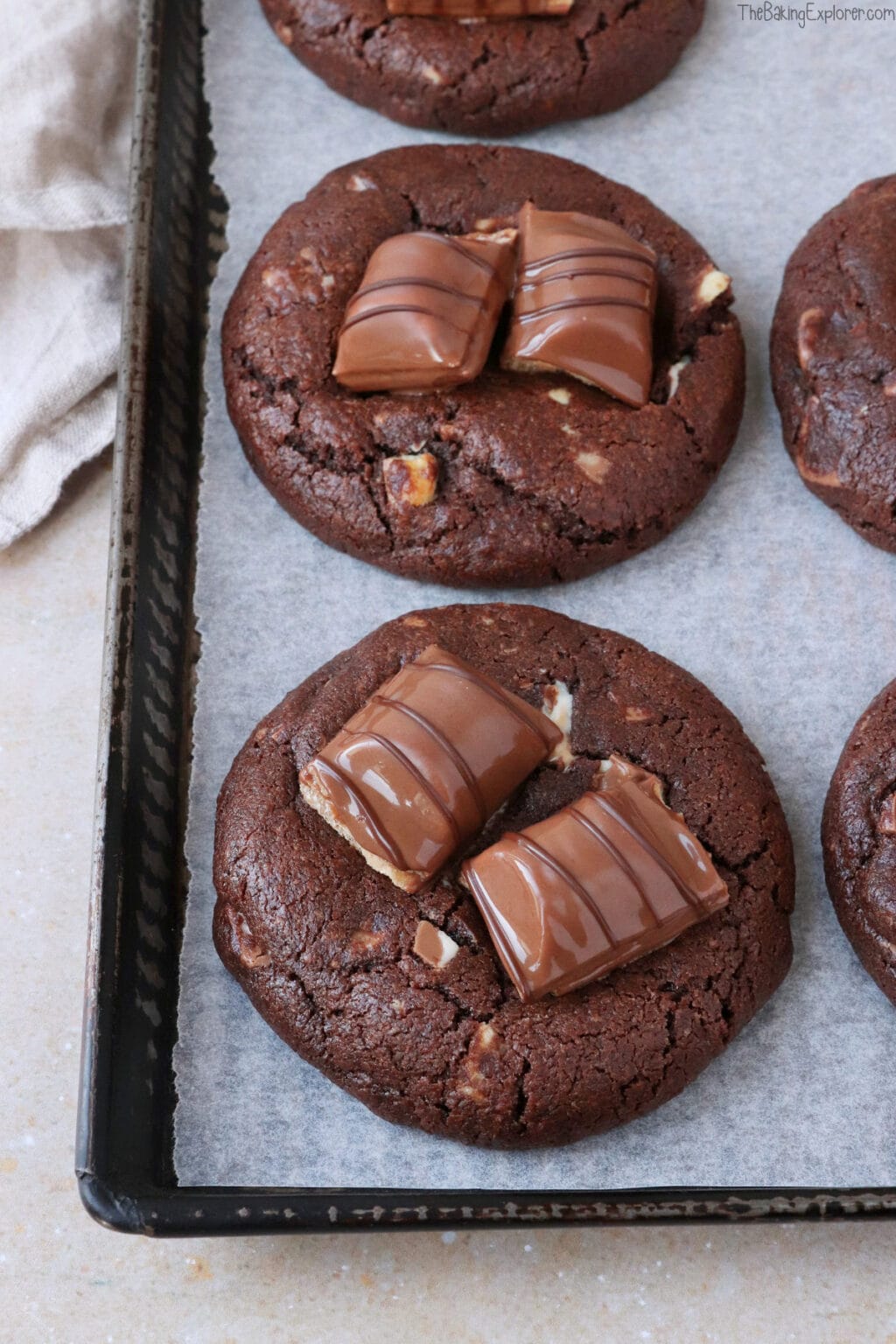 Kinder Bueno Cookies - The Baking Explorer