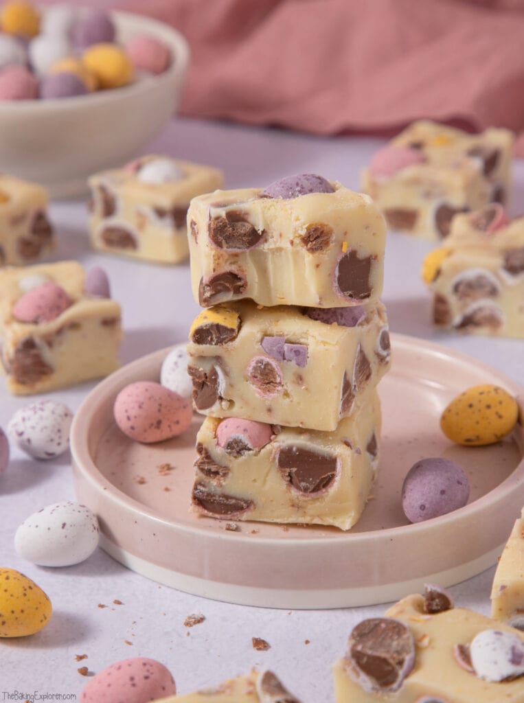 Mini Egg White Chocolate Fudge - The Baking Explorer
