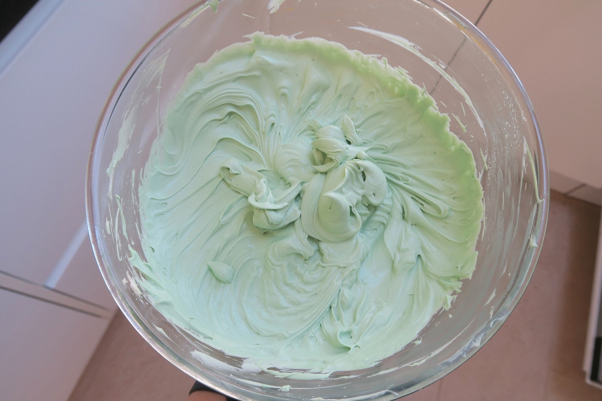 Mint Chocolate Aero Cheesecake (No Bake) - The Baking Explorer