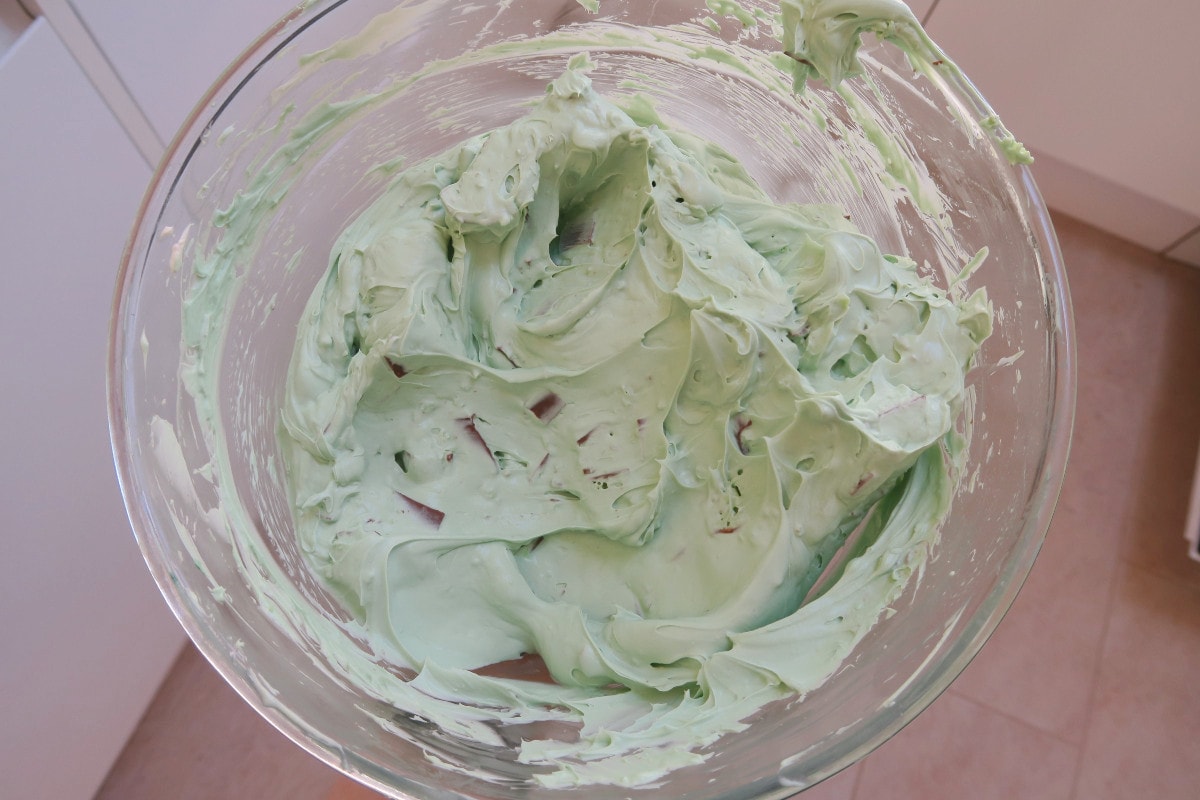 Mint Chocolate Aero Cheesecake (No Bake) - The Baking Explorer