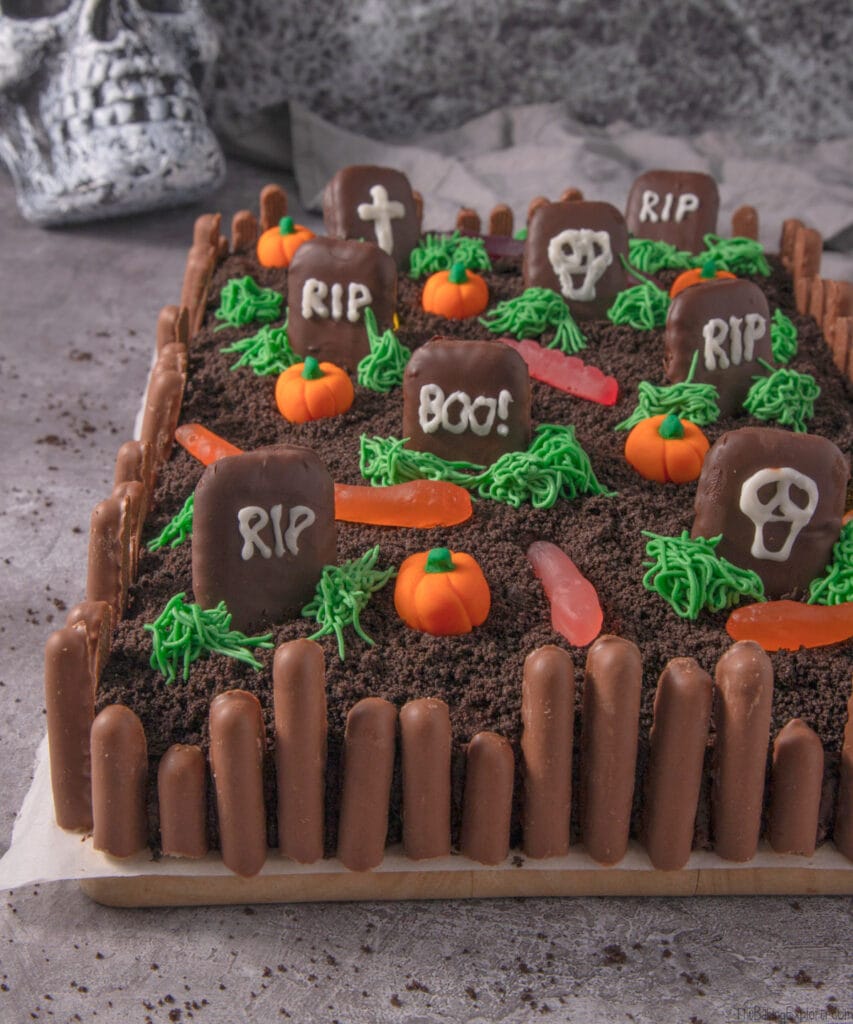 Halloween Graveyard Cake - The Baking Explorer