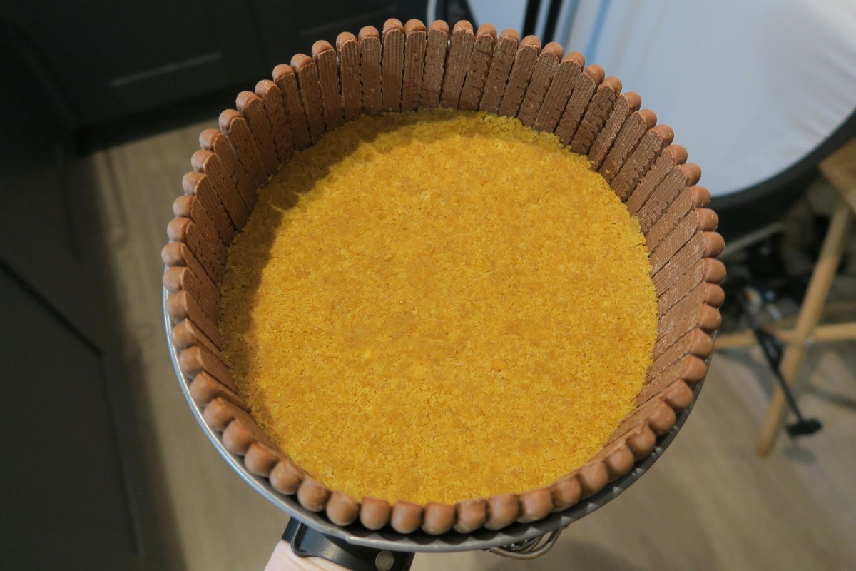 Chocolate Fingers Cheesecake (No Bake) - The Baking Explorer